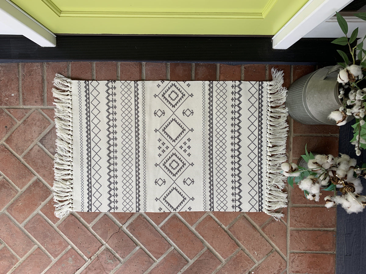 Grey and White Pattern Aztec Accent Rug